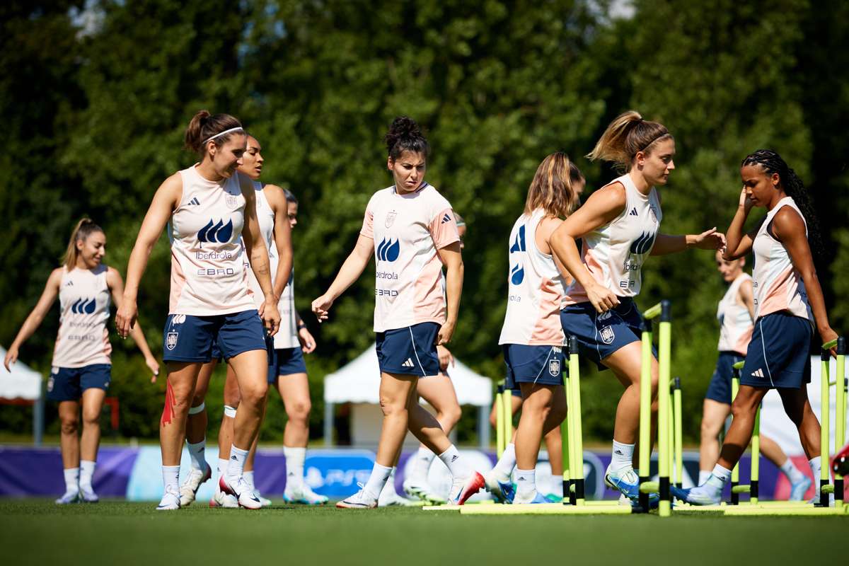 Europeu Feminino: Aitana Bonmatí e Cata Coll prontas para a estreia ...