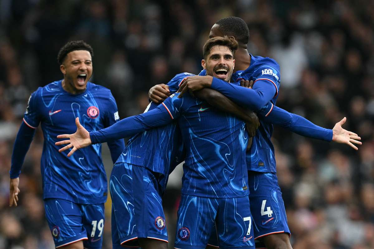 Premier League: Pedro Neto dá a volta a Marco Silva (1-2), Arsenal goleia Ipswich e adia título ...