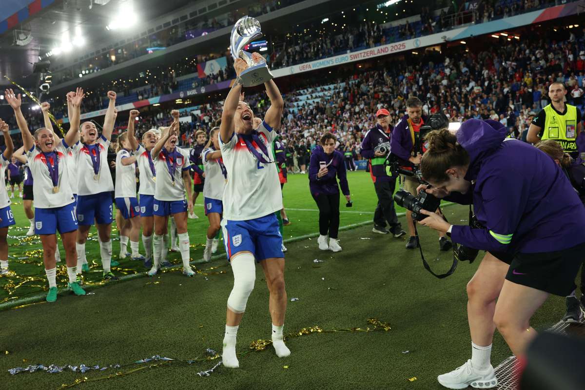 Lucy Bronze se deja la tibia por Inglaterra | Flashscore.es