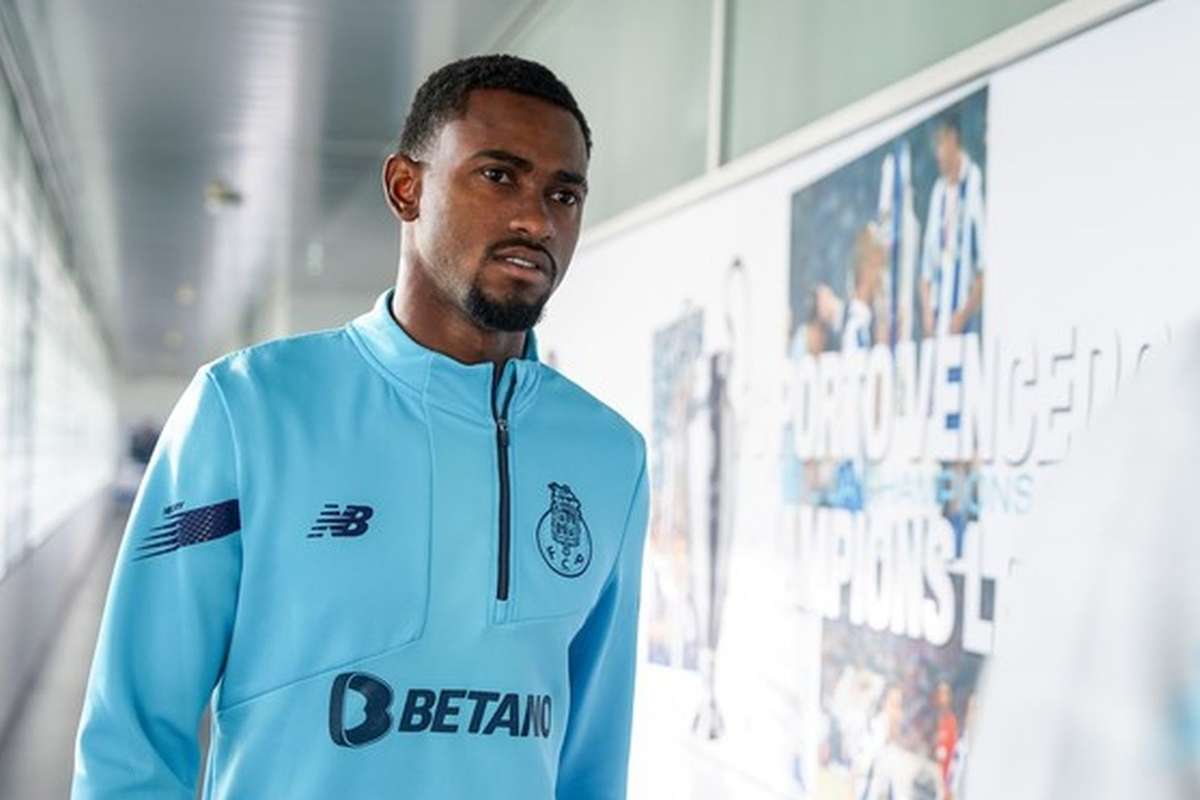 Defesas centrais Otávio Ataíde e Zé Pedro inscritos pelo FC Porto na ...