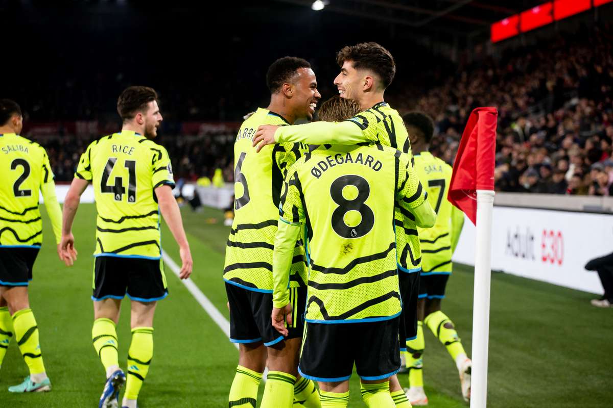 Surging Arsenal plot long stay at top of Premier League table ...