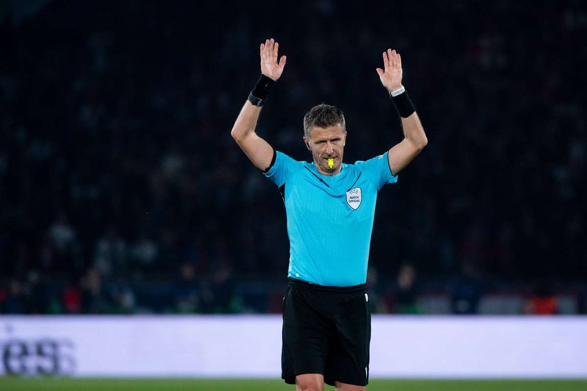 Unul dintre cei mai buni arbitri din lume a izbucnit în lacrimi după ...