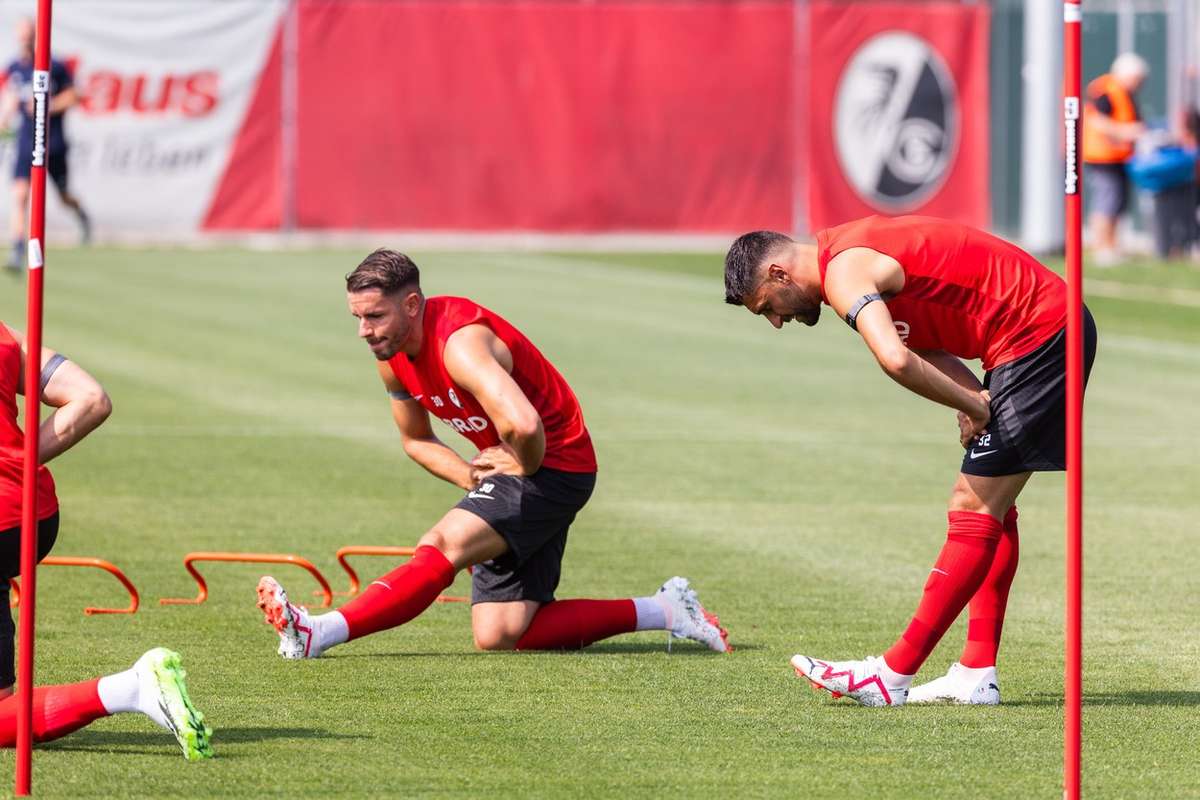 1. Bundesliga 23/24: Armbruch bei Freiburger Nationalspieler Günter ...