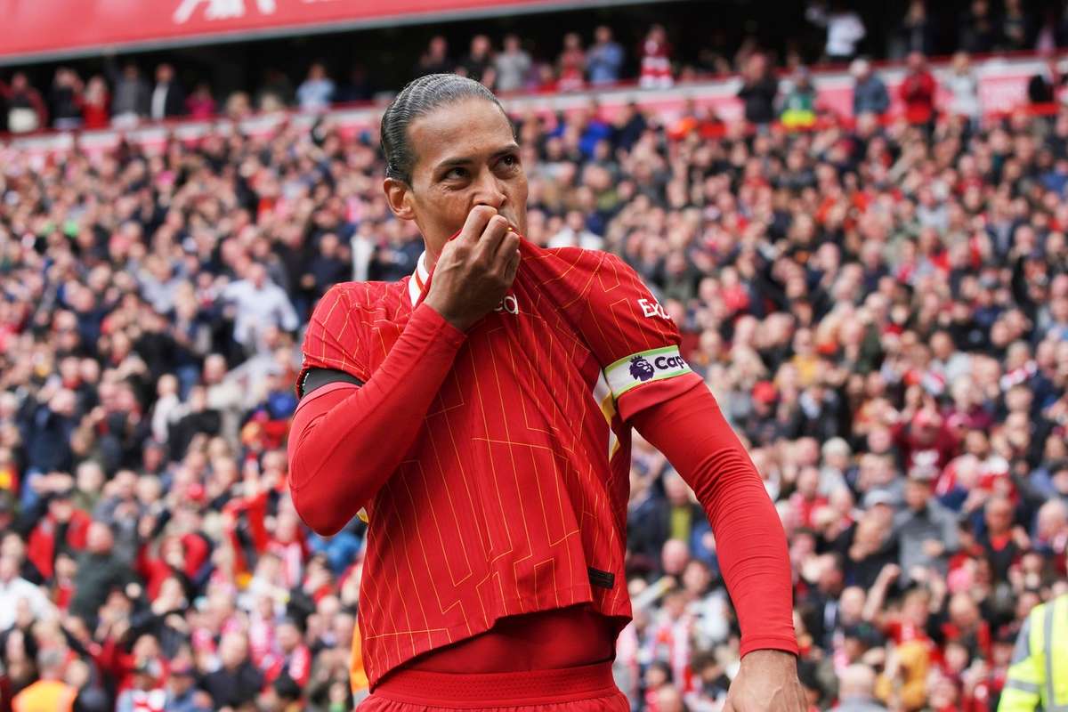Van Dijk passa a ser o terceiro jogador mais bem pago da Premier League ...