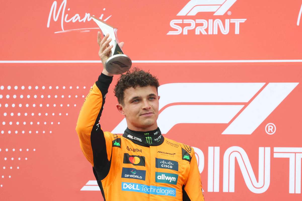 Lando Norris wins wet Miami GP sprint ahead of McLaren teammate Oscar Piastri | Flashscore.com