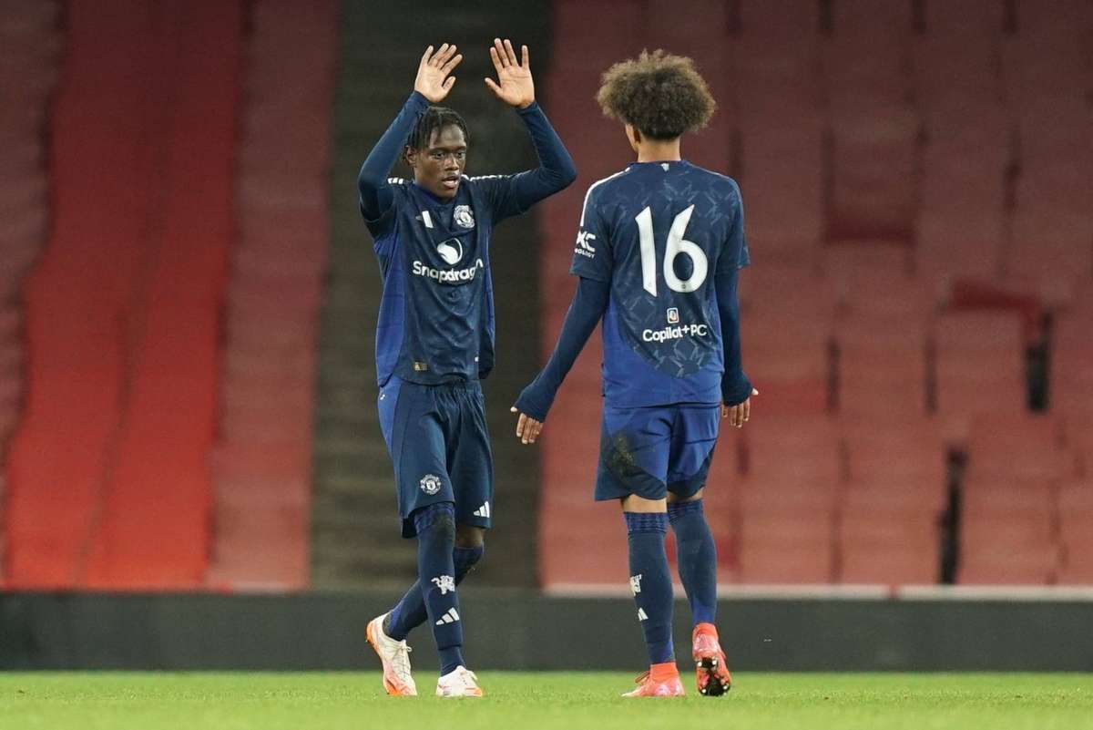 Man Utd wonderkid Mantato set to sign first professional deal with the ...