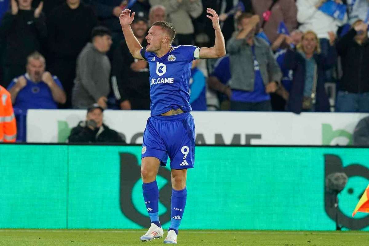 Vardy sa vrátil do Premier League vo veľkom štýle, Tottenhamu zmaril ...