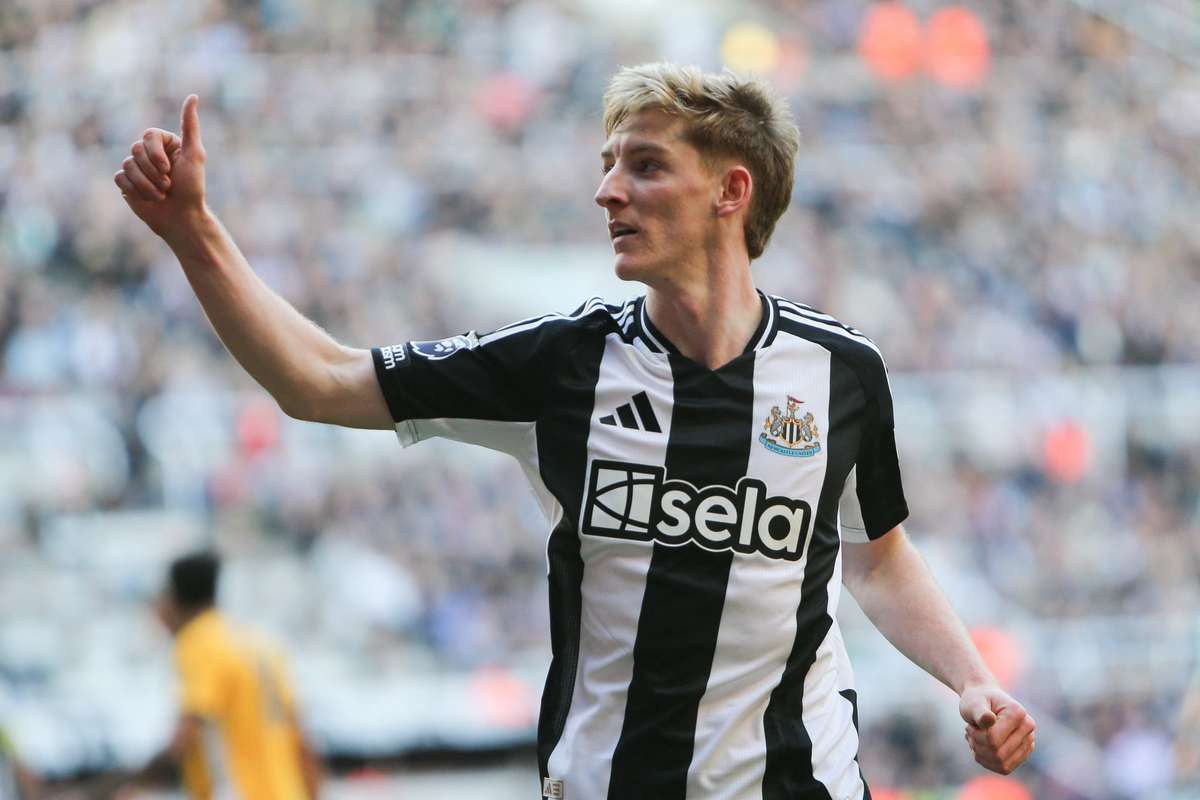 Anthony Gordon signs long-term contract extension with Newcastle ... Anthony Gordon signs long-term contract extension with Newcastle ...