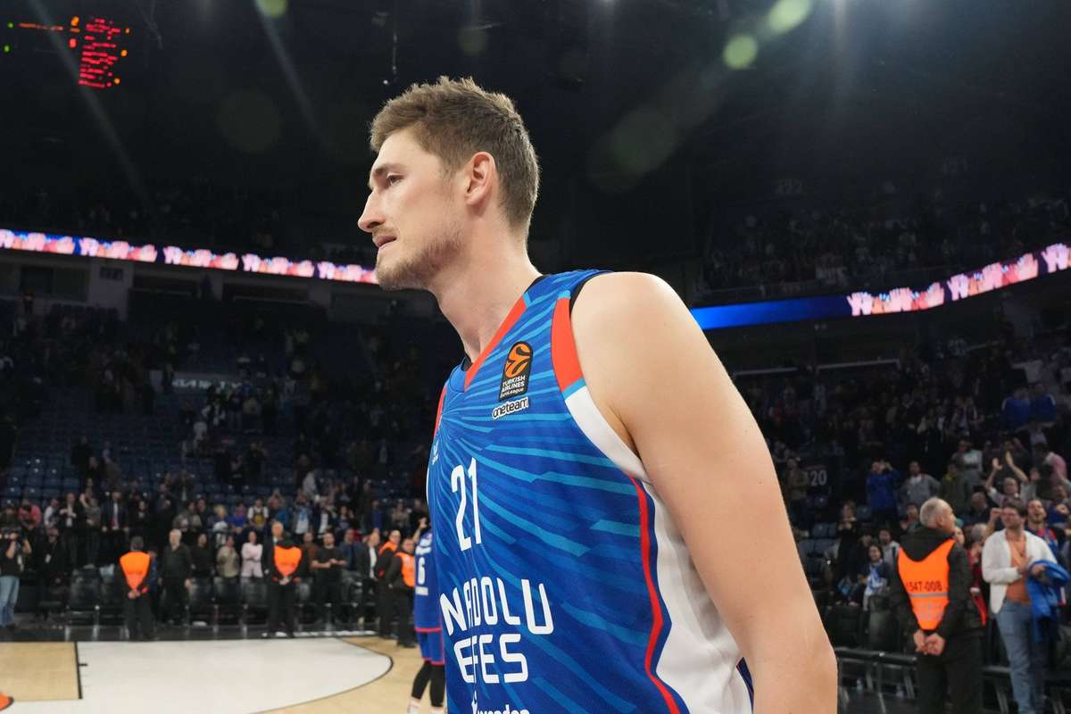 Deutscher Nationalspieler: Tibor Pleiß verlässt Anadolu Istanbul | Flashscore.de