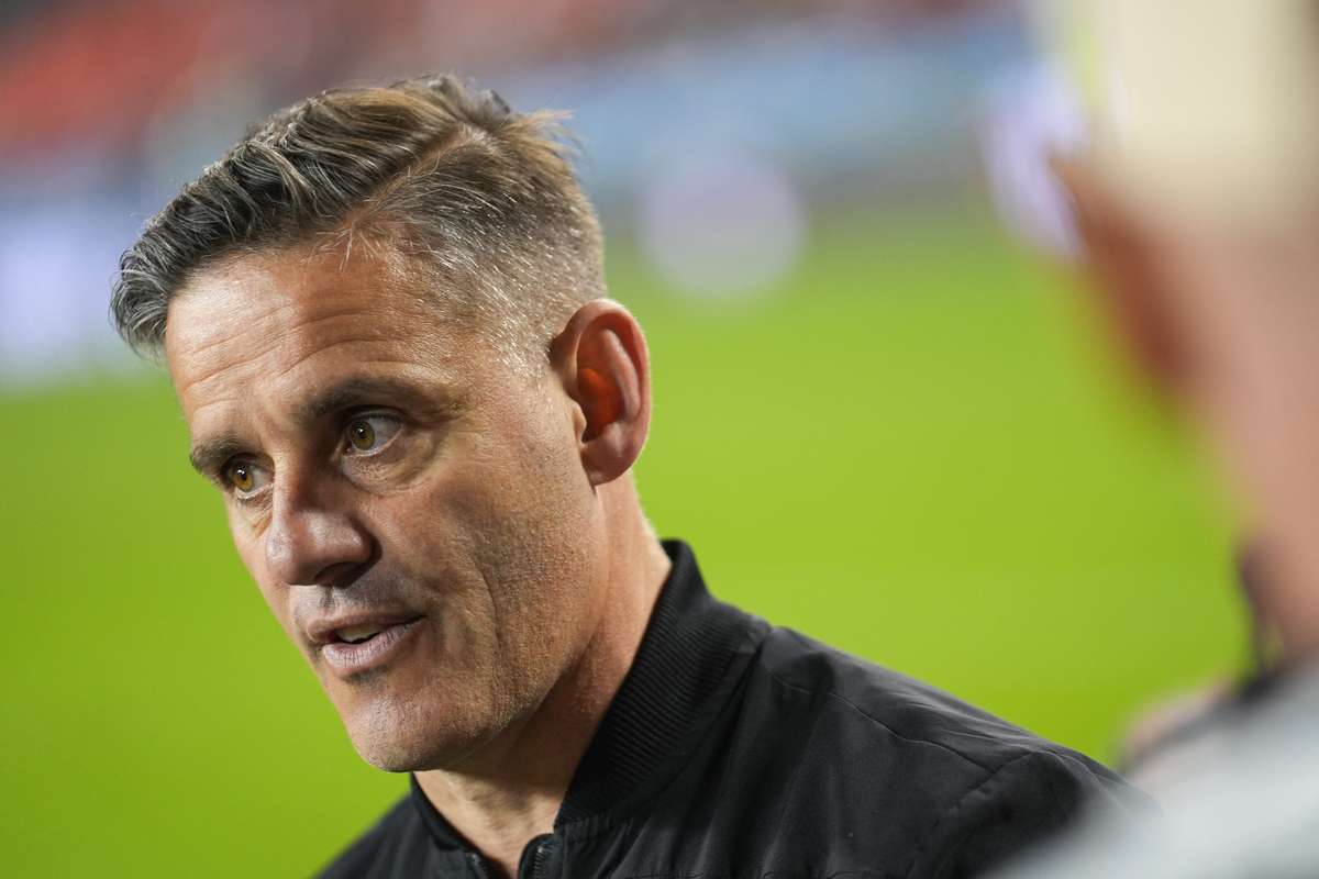 Oficial: John Herdman sucede a Patrick Kluivert no comando da seleção ...