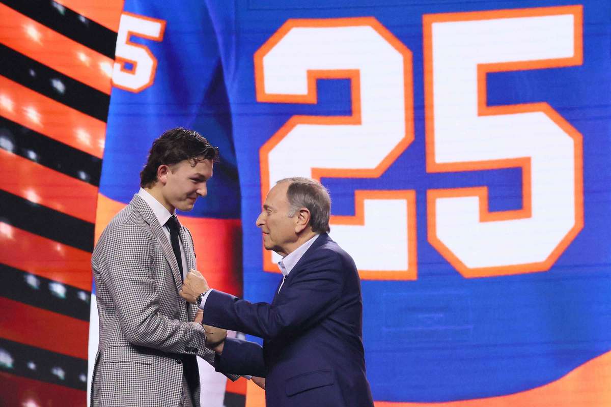New York Islanders select Matthew Schaefer with top overall pick at ...