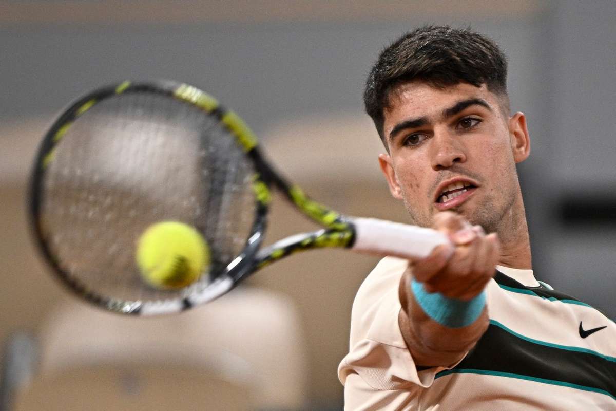 Alcaraz unika niespodzianki i pokonuje Marozsana w czterech setach na ...