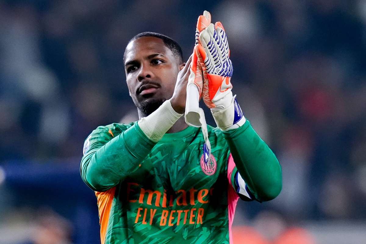 Juventus Ready Massive Contract Offer to Sign AC Milan 'Keeper Mike ...