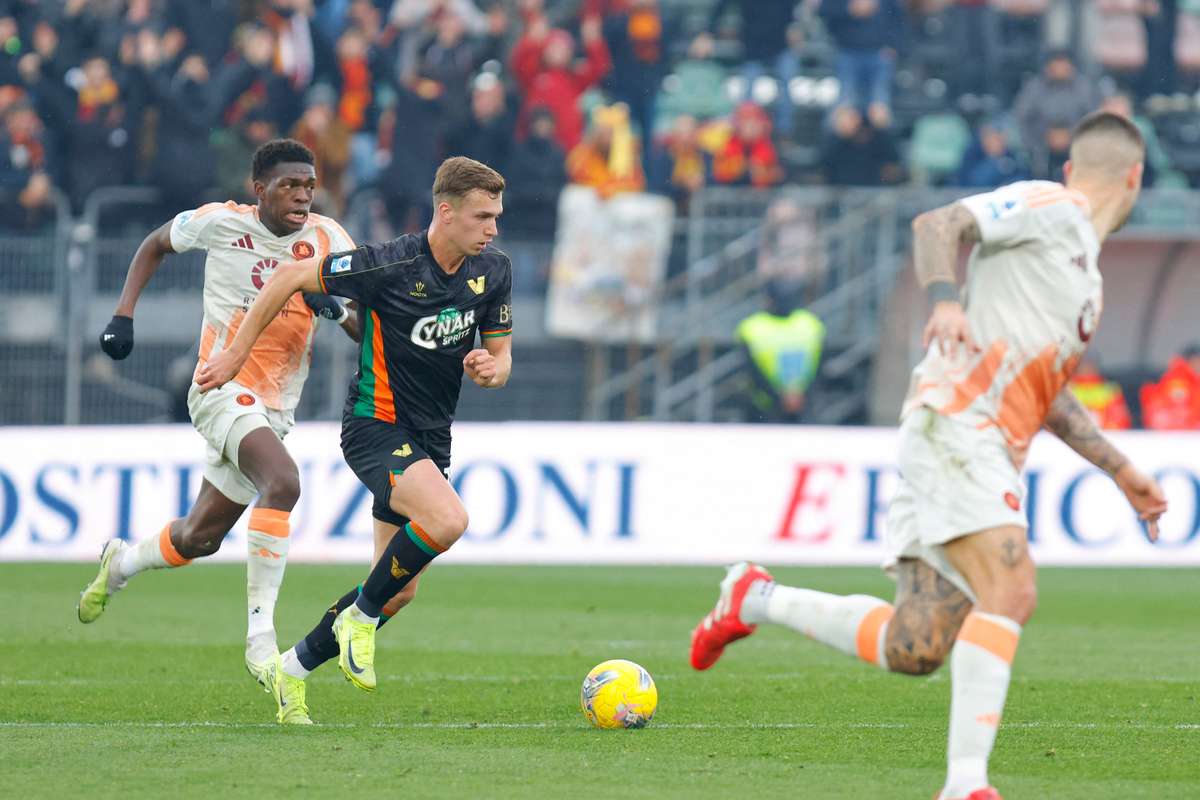 Benátky prohrály i druhý zápas s bývalým slávistou Filou v útoku, v ...