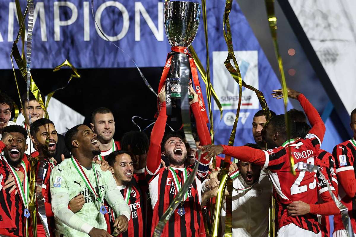 L'AC Milan, renversant, stoppe l'Inter en finale de Supercoupe d'Italie ...