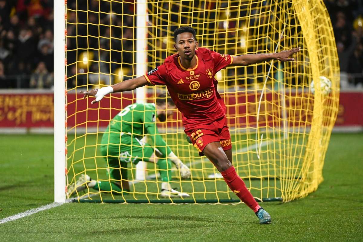 Ligue 2 : Réduit à 10 pendant plus d'une heure, Dunkerque coule à Rodez ...