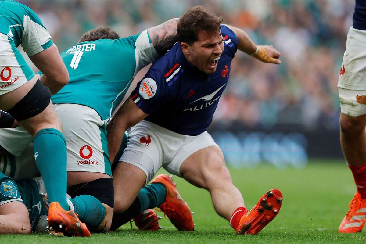 Six Nations: France's Antoine Dupont set for lengthy spell out after suffering ACL injury ...