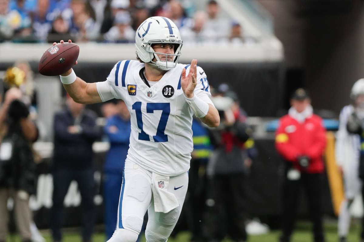 NFL: Quarterback dos Colts, Daniel Jones, sofre lesão no tendão de ...