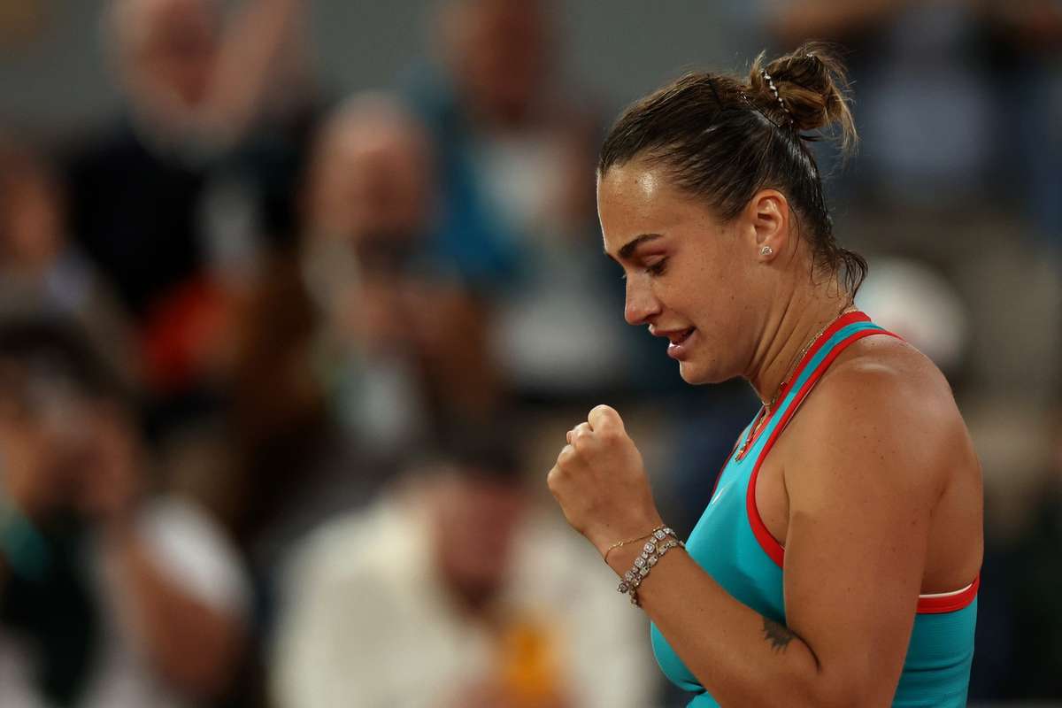 Sabalenka snaps Swiatek's streak to reach first French Open final | Flashscore.co.uk