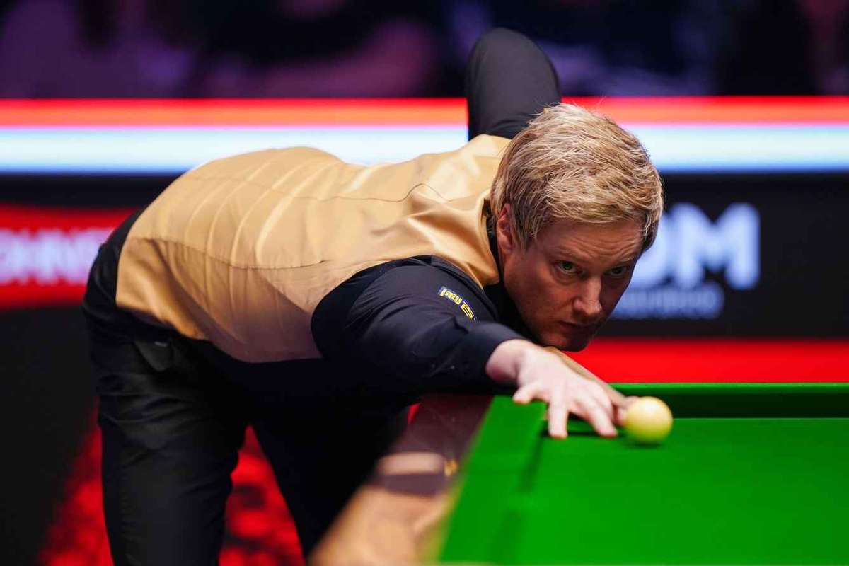 Robertson sees off Wakelin to complete last-eight lineup with yet ...