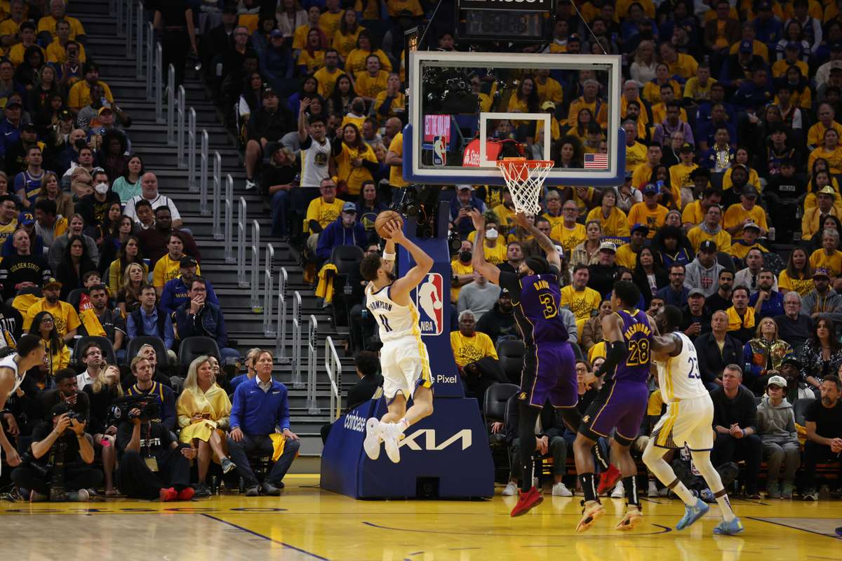 Con recital de Thompson, los Warriors aplastan a los Lakers y empatan ... Con recital de Thompson, los Warriors aplastan a los Lakers y empatan ...