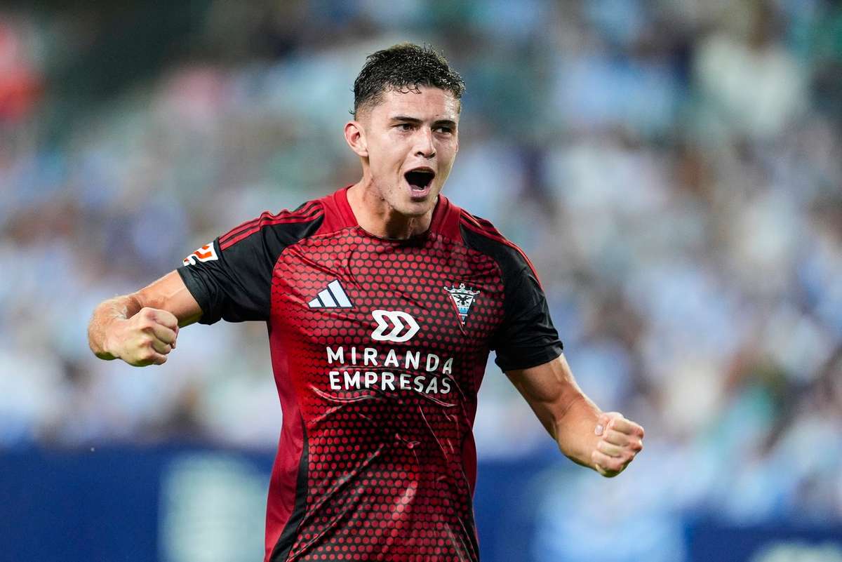 LaLiga Hypermotion | El argentino Joaquín Panichelli, delantero de moda ...