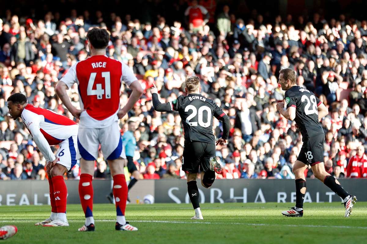 Arsenal lose to West Ham in title chase dent as Lewis-Skelly sees red | Flashscore.co.uk