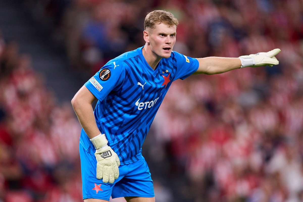 Tottenham agree deal to sign talented Slavia Prague goalkeeper Kinsky ...