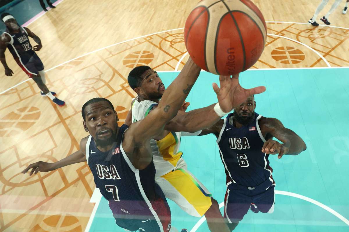 US turns on razzle dazzle to blow past Brazil into basketball semi ...