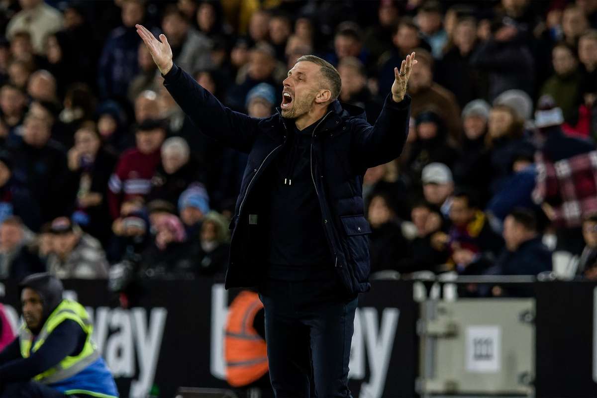 Wolverhampton Wanderers sack manager Gary O'Neil following defeat to ...