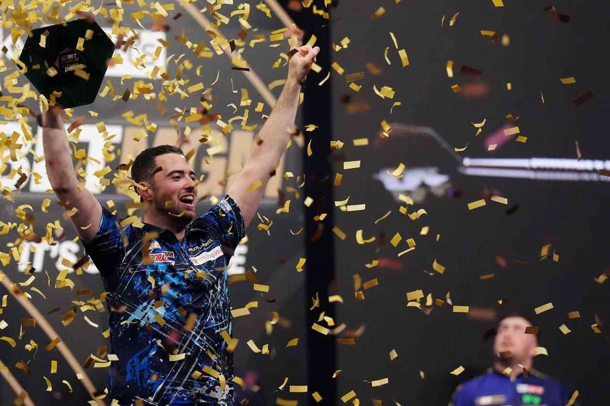 Premier League Darts: Luke Humphries defeats Luke Littler to clinch ...