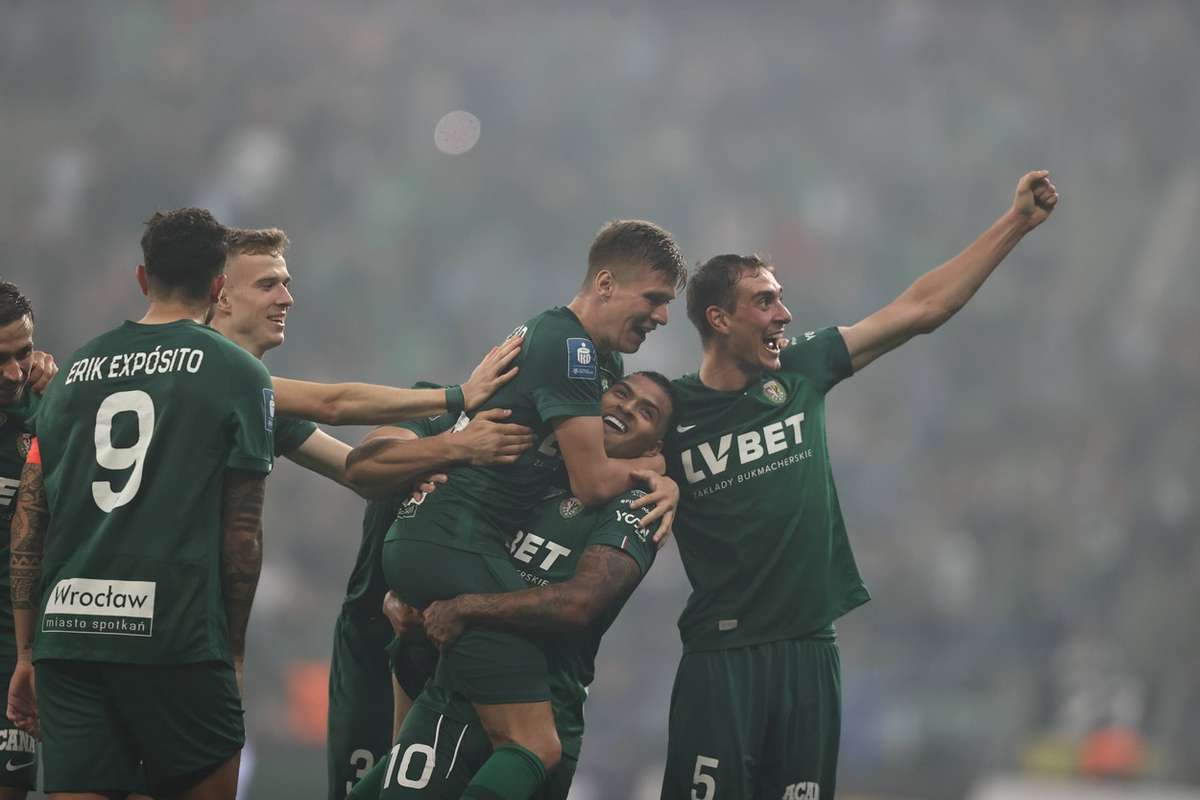 Samiec-Talar znów ratuje Śląsk. Raków Częstochowa remisuje we Wrocławiu ...