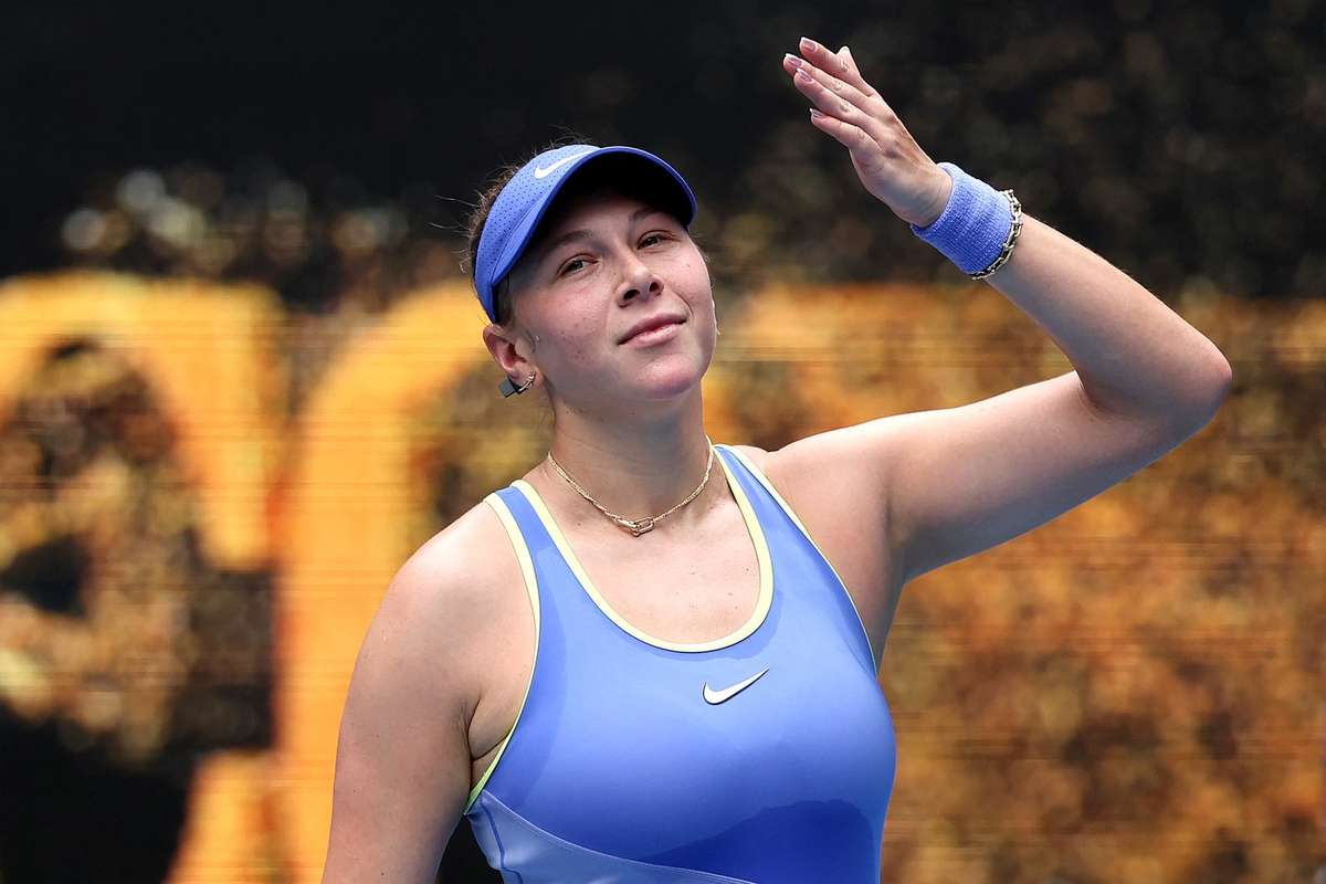 Amanda Anisimova soars into Australian Open second round ...
