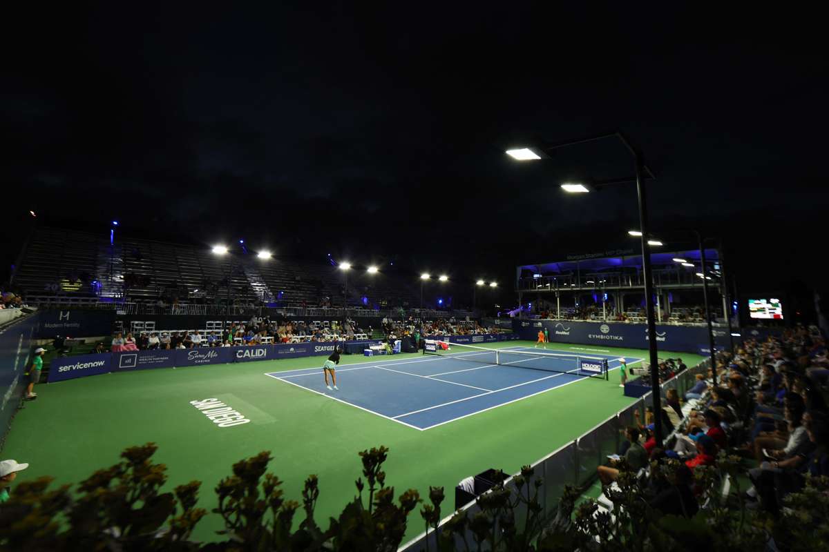 Tenis Flash: Trwają turnieje w San Diego i Osace. Wielkie zwycięstwo ...