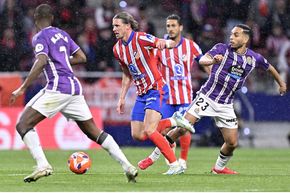 LaLiga: Las Palmas score injury time winner as Atletico Madrid's title ...