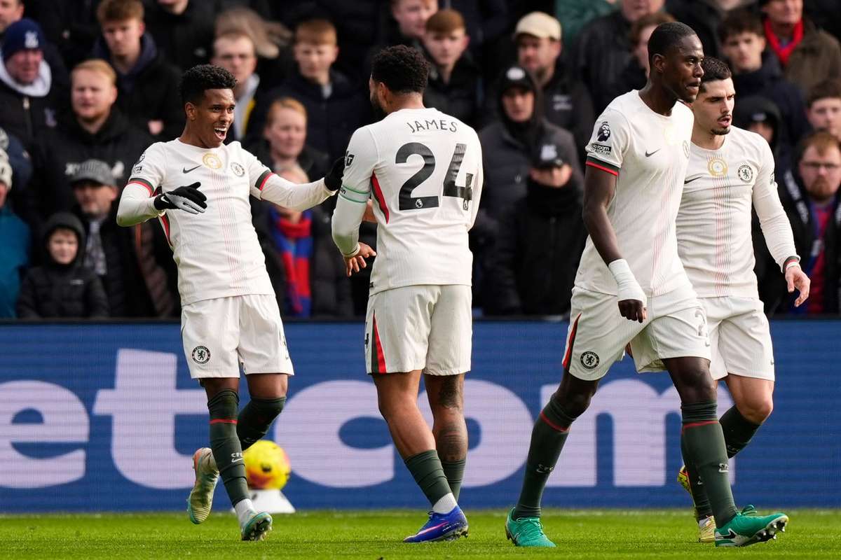 Estevao shines to help Chelsea beat 10-man Crystal Palace and climb ...