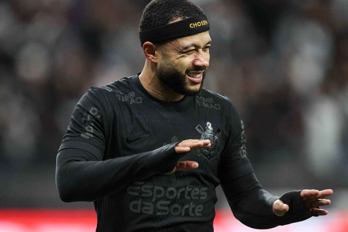 Brazilian FA warns players who stand on the ball will get yellow card ...