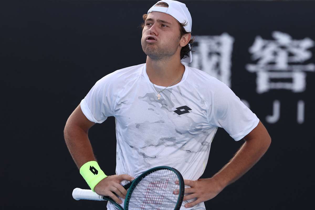 Moment rar întâlnit în tenis. Un copil de mingi a intervenit în timpul ...