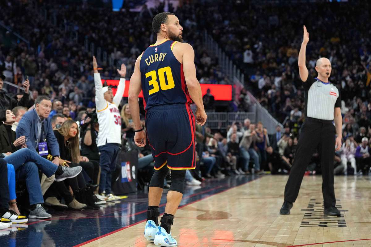 Curry vuelve a impulsar a los Warriors hacia la victoria | Flashscore.es