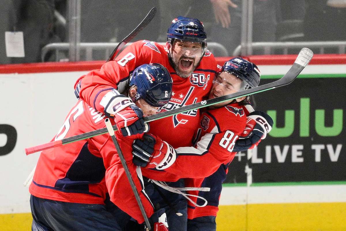 Stało się! Aleksander Owieczkin wyrównał historyczny rekord strzelecki Wayne'a Gretzky'ego ...