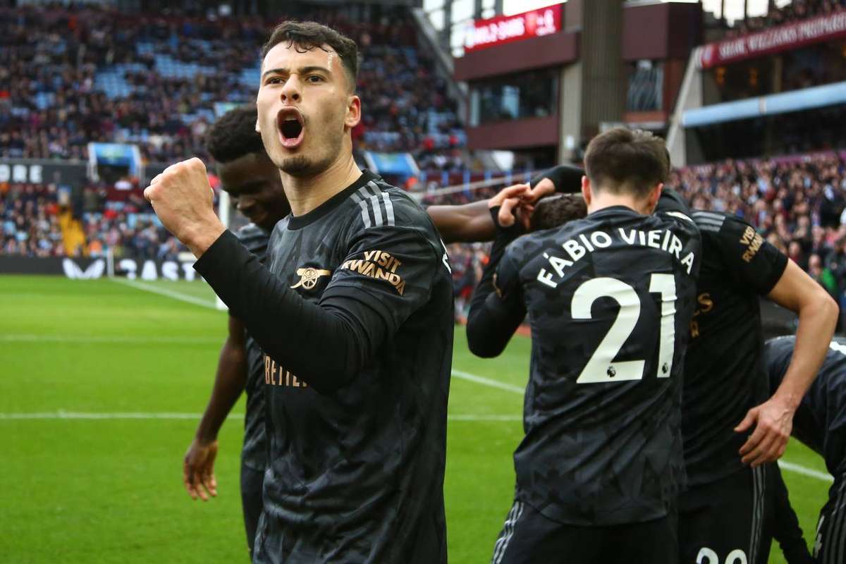 Arsenal score dramatic late double to keep title hopes alive at Villa ...