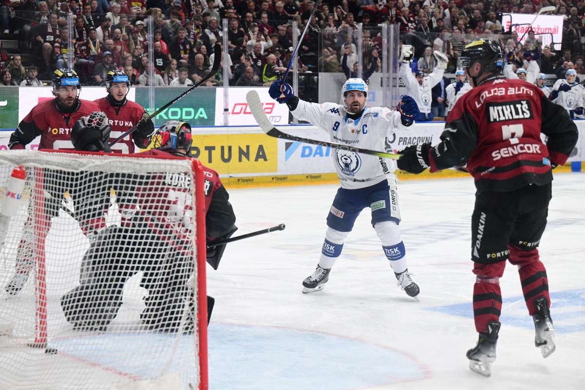 Kometa opět našla recept na Spartu a je ve finále. O titul si to rozdá ...