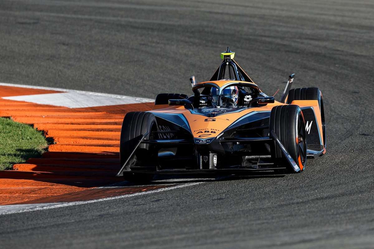 Jake Hughes prêt pour ses débuts en Formule E avec McLaren | Flashscore.fr