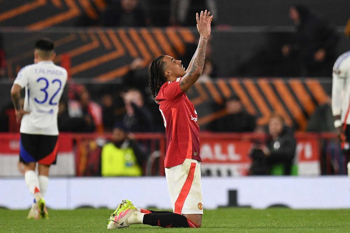 Manchester United’s Leny Yoro attributes Lyon win to fans ...