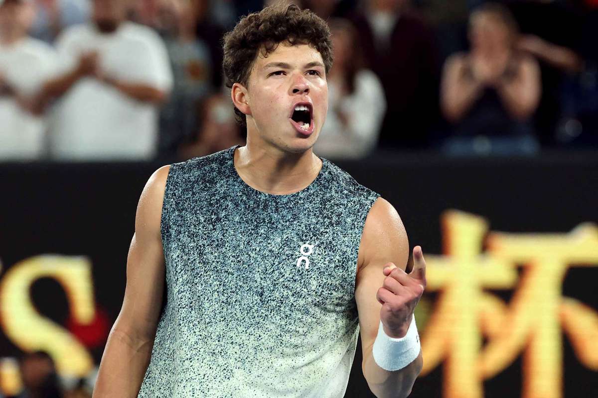 Ben Shelton battles past Casper Ruud to set up quarter-final with ...