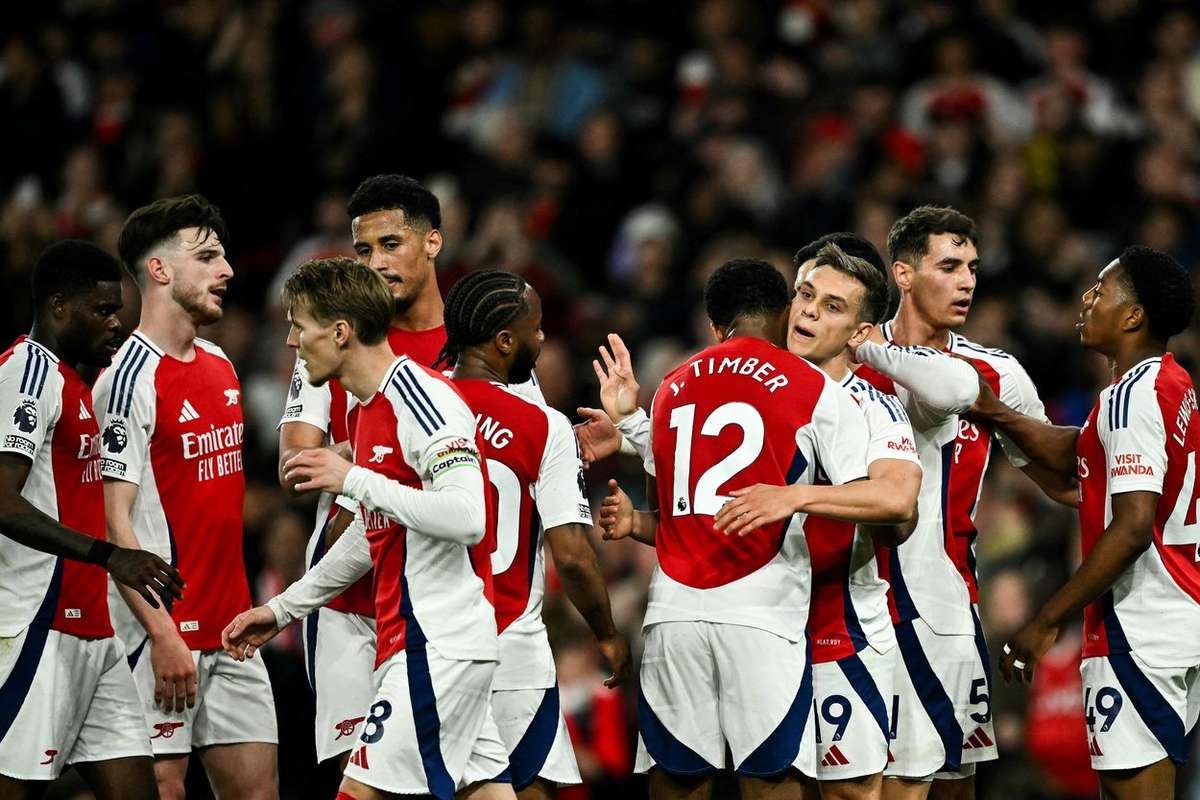 Premier League: Arsenal empata com o Palace e deixa Liverpool a um ponto do título (2-2 ...