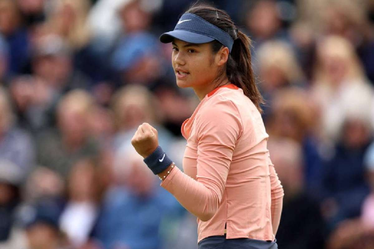 Dans une tentative pour relancer sa carrière, Emma Raducanu gagne pour ...