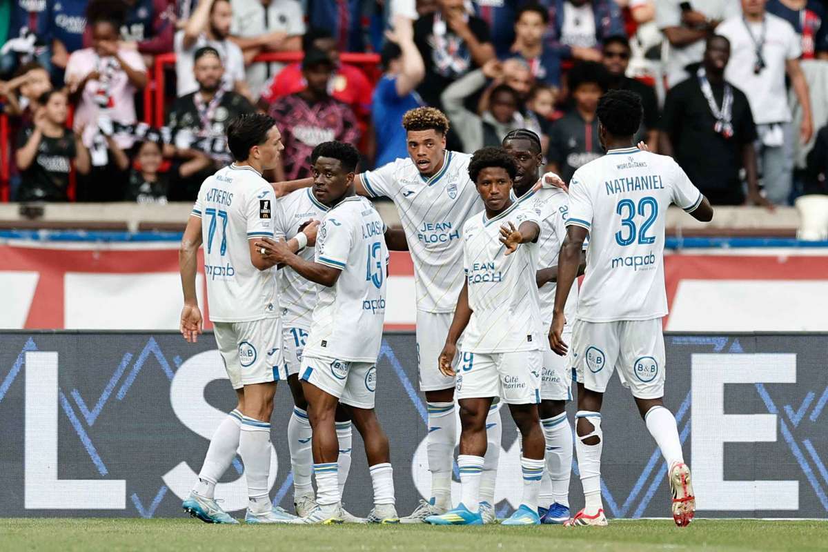 Former Paris FC boss Stephane Gilli linked with Lorient job ...