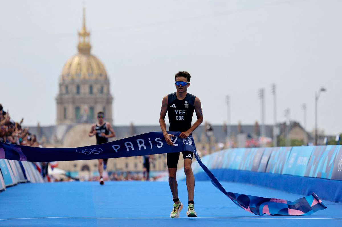 Olympics 2024: Britain's Alex Yee runs perfect 10km to take men's triathlon gold | Flashscore.com
