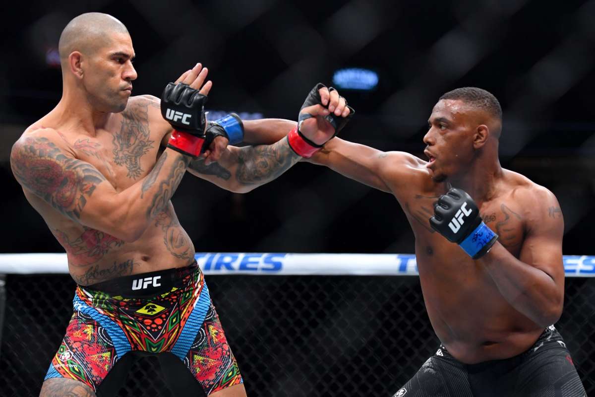 Pereira vence a Hill y retiene el título de peso semipesado de la UFC ...